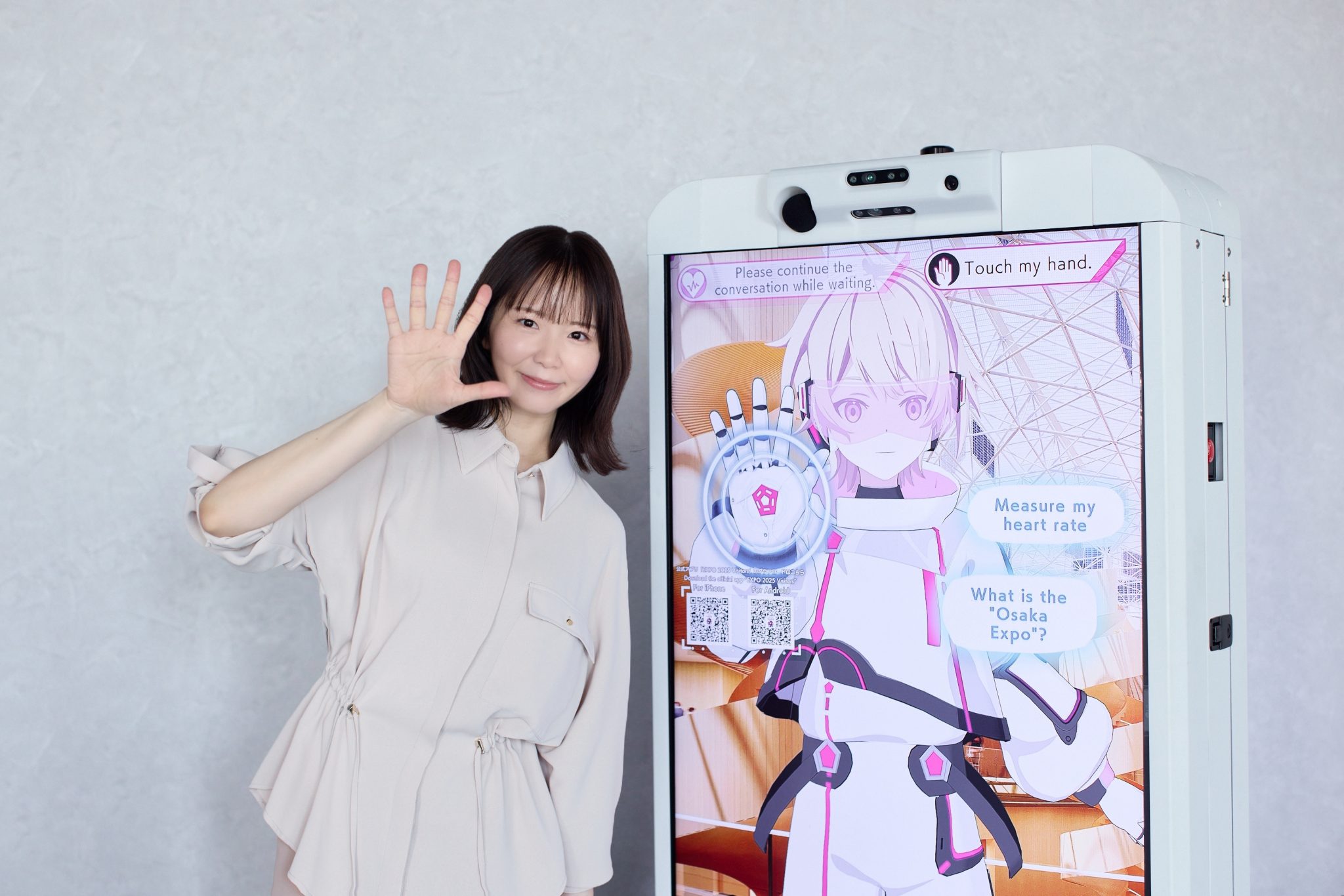 【声優・佐藤みゆ希さん × 万博PJ】エンジニアの皆さんが生み出した、AIの声を担当できて光栄です - BREXA Tech ONLINE MAGAZINE