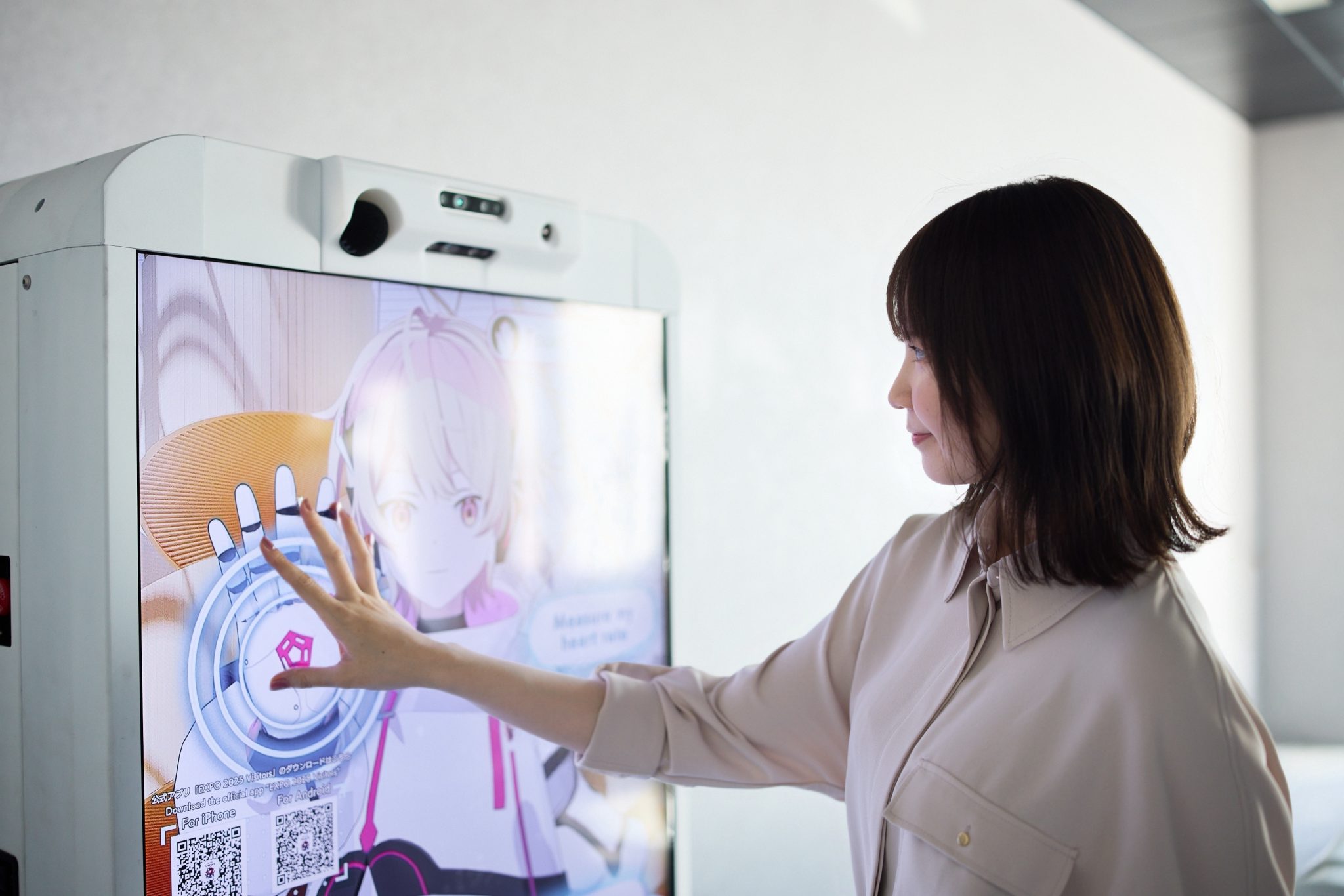 【声優・佐藤みゆ希さん × 万博PJ】エンジニアの皆さんが生み出した、AIの声を担当できて光栄です - BREXA Tech ONLINE MAGAZINE